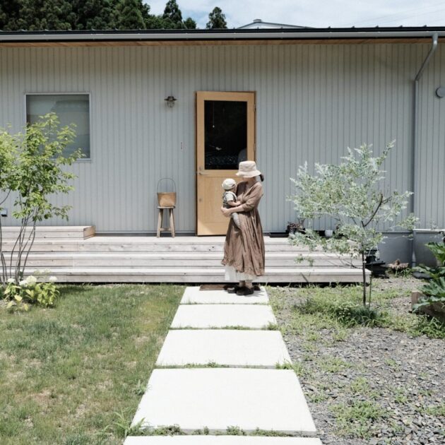 【あの人の暮らしが素敵な理由】繋がりを大切にした小さな平屋〜お庭づくりとハーブのある暮らし（hikaniwaさん） | ムクリ[mukuri]