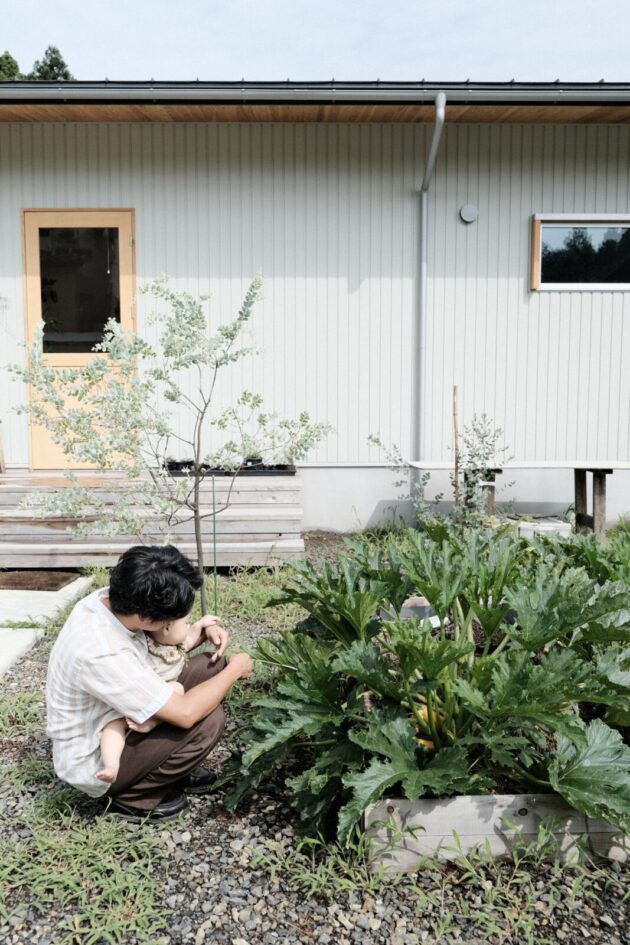 【あの人の暮らしが素敵な理由】繋がりを大切にした小さな平屋〜お庭づくりとハーブのある暮らし（hikaniwaさん） | ムクリ[mukuri]