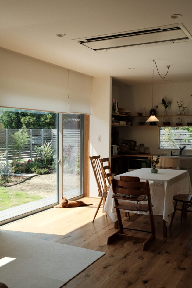 【暮らしのインテリア】LDKと繋がった、インテリアとして楽しむキッチン〜小さな平屋と大きな庭のある暮らし（hikaniwaさん） | ムクリ[mukuri]